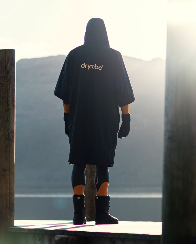 Black Lite Changing Robe | Dryrobe® – dryrobe