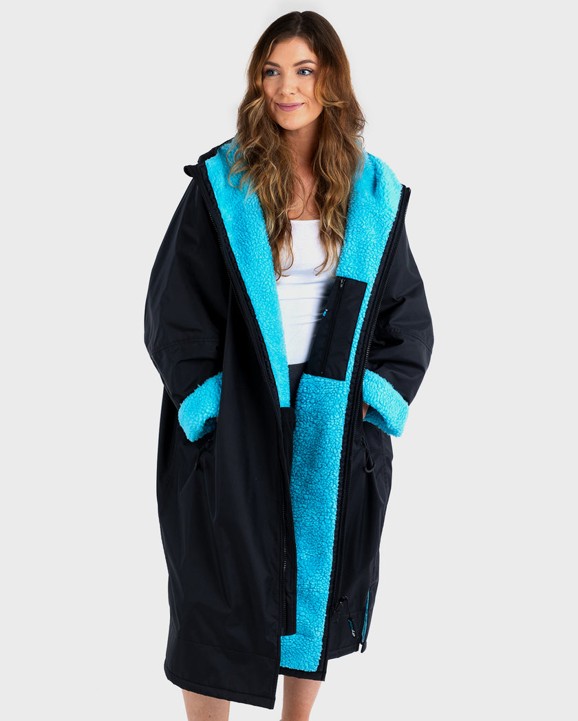dryrobe® Advance Long Sleeve Changing Robe - Black/Blue