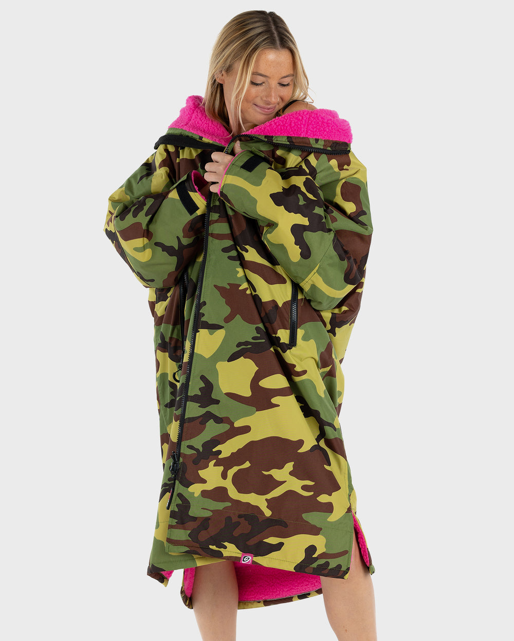 dryrobe® Advance Long Sleeve Changing Robe - Camo/Pink