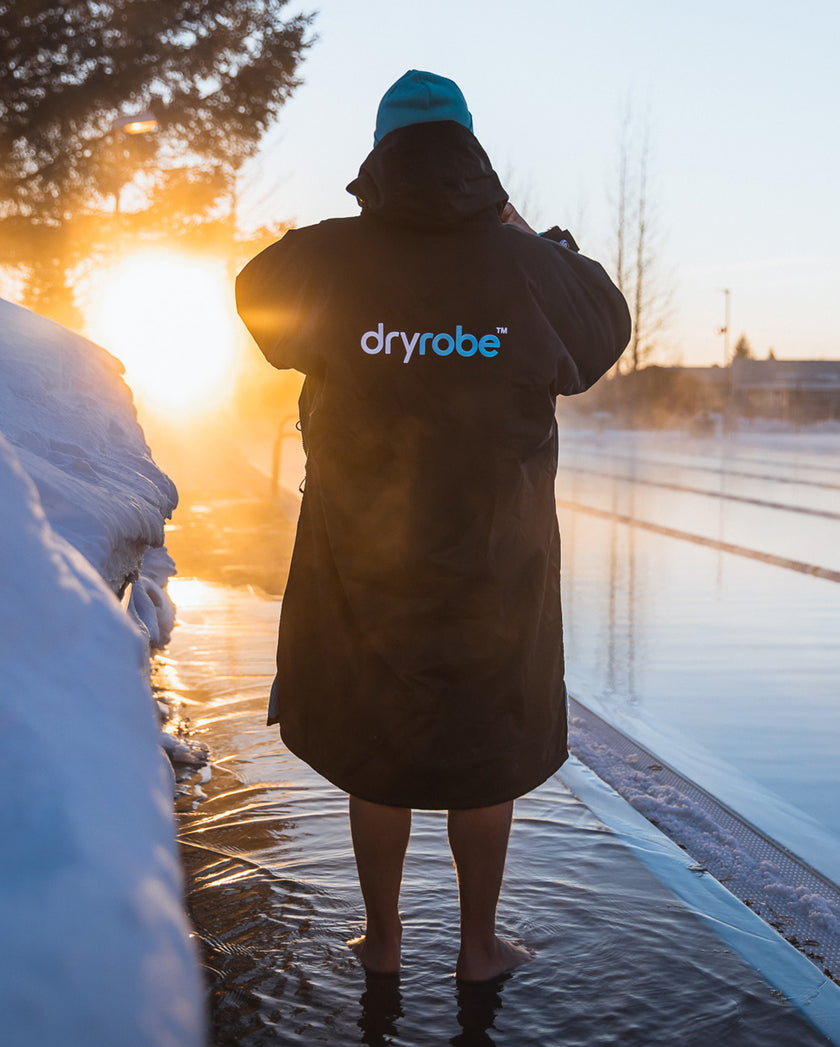 dryrobe® Advance Long Sleeve Changing Robe - Black/Blue