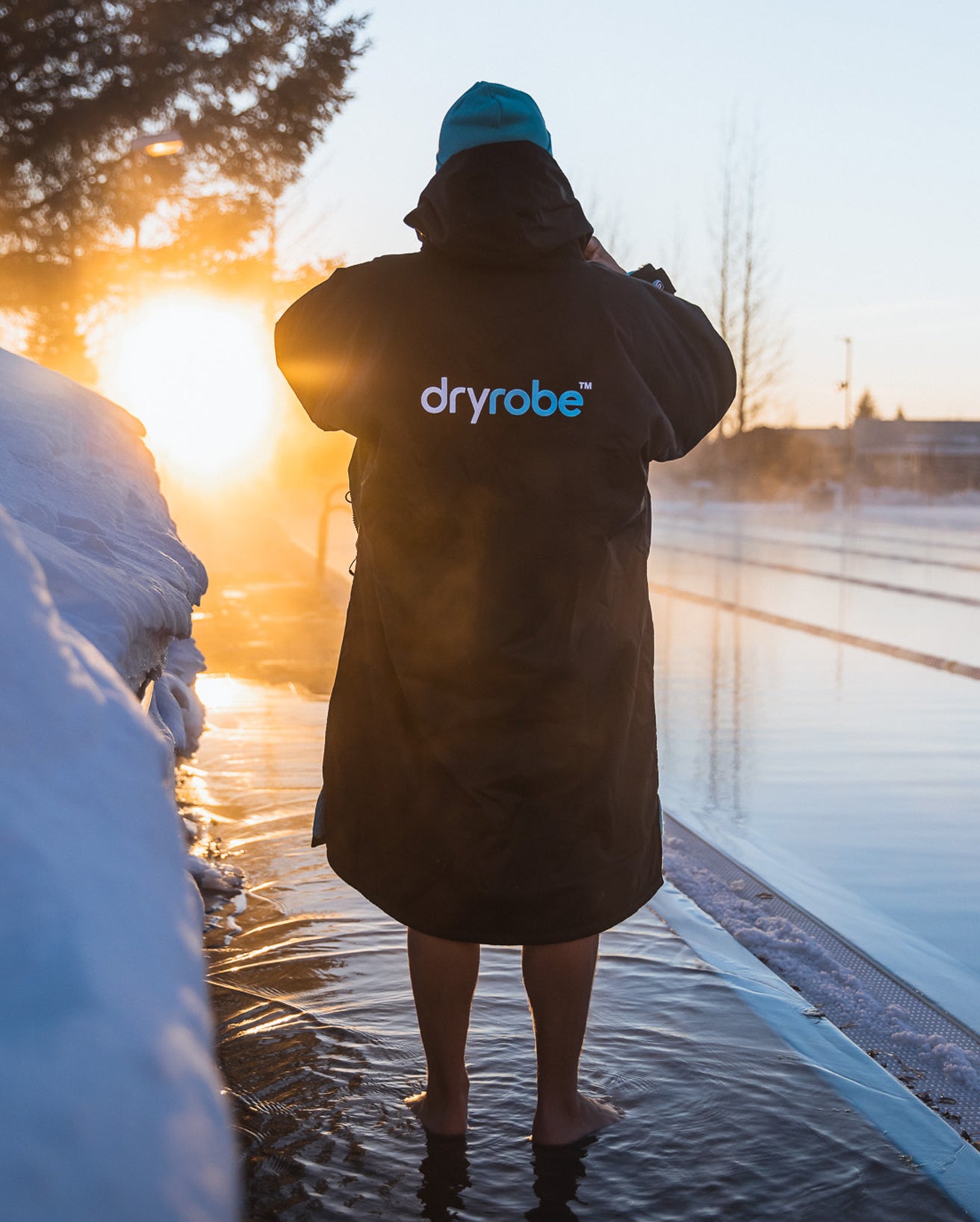 dryrobe® Advance Long Sleeve Changing Robe - Black/Blue